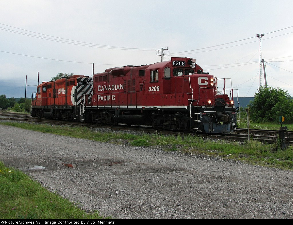 CP 8208 at Woodstock